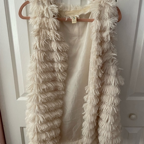 Cracker Barrel | Jackets & Coats | Fuzzy Ivory Vest Cracker Barrel ...